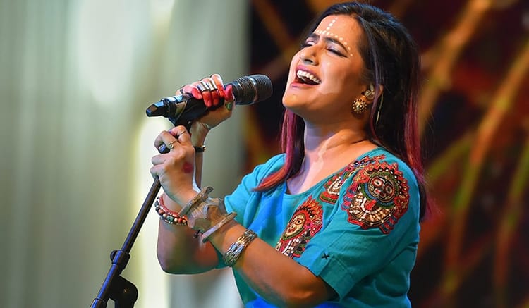 Sona Mohapatra Birthday Today Know Untold Facts About Singer - Entertainment News: Amar Ujala ...