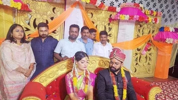 Up Mein Ka Ba... Fame Singer Neha Singh Rathore Marries Himanshu Of ...