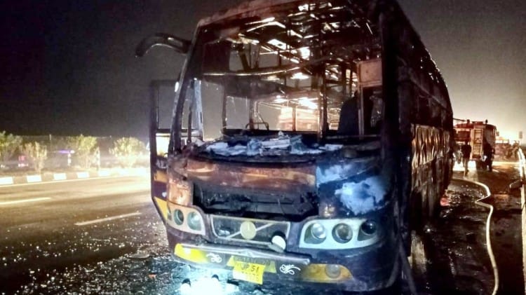 Sleeper Bus Became A Fireball In Kannauj, 120 Passengers Narrowly ...