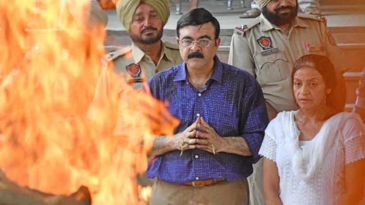 Punjab News:निलंबित Ias संजय पोपली को हाईकोर्ट से बड़ी राहत, भ्रष्टाचार मामले में मिली जमानत ...