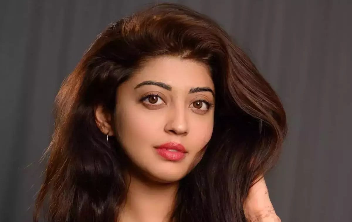 Actress Pranitha Subhash Reacts Trolls Criticising Her Photo Sitting ...