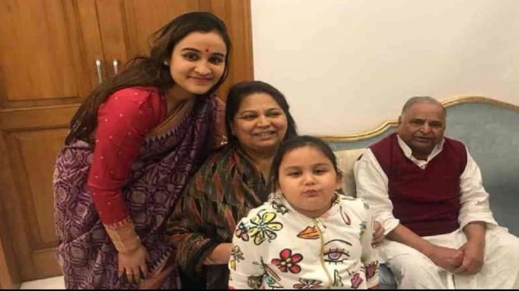 Sadhana Gupta Death:साधना को पत्नी मानने से 15 साल पहले मुलायम ने ...