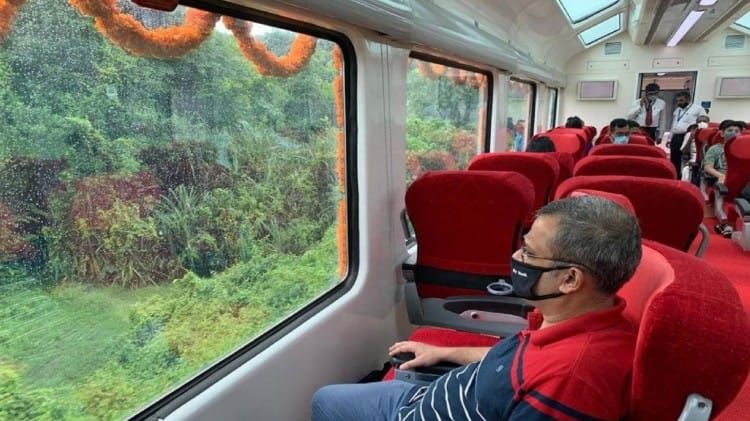 Madhya Pradesh:प्रदेश के लोगों को इन ट्रेनों में मिलेगा ये खास कोच, यात्रा के दौरान प्राकृतिक ...