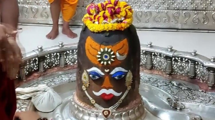 Ujjain Mahakal Dham:सावन मास के पहले दिन भक्तों के लिए डेढ़ घंटे पहले ...