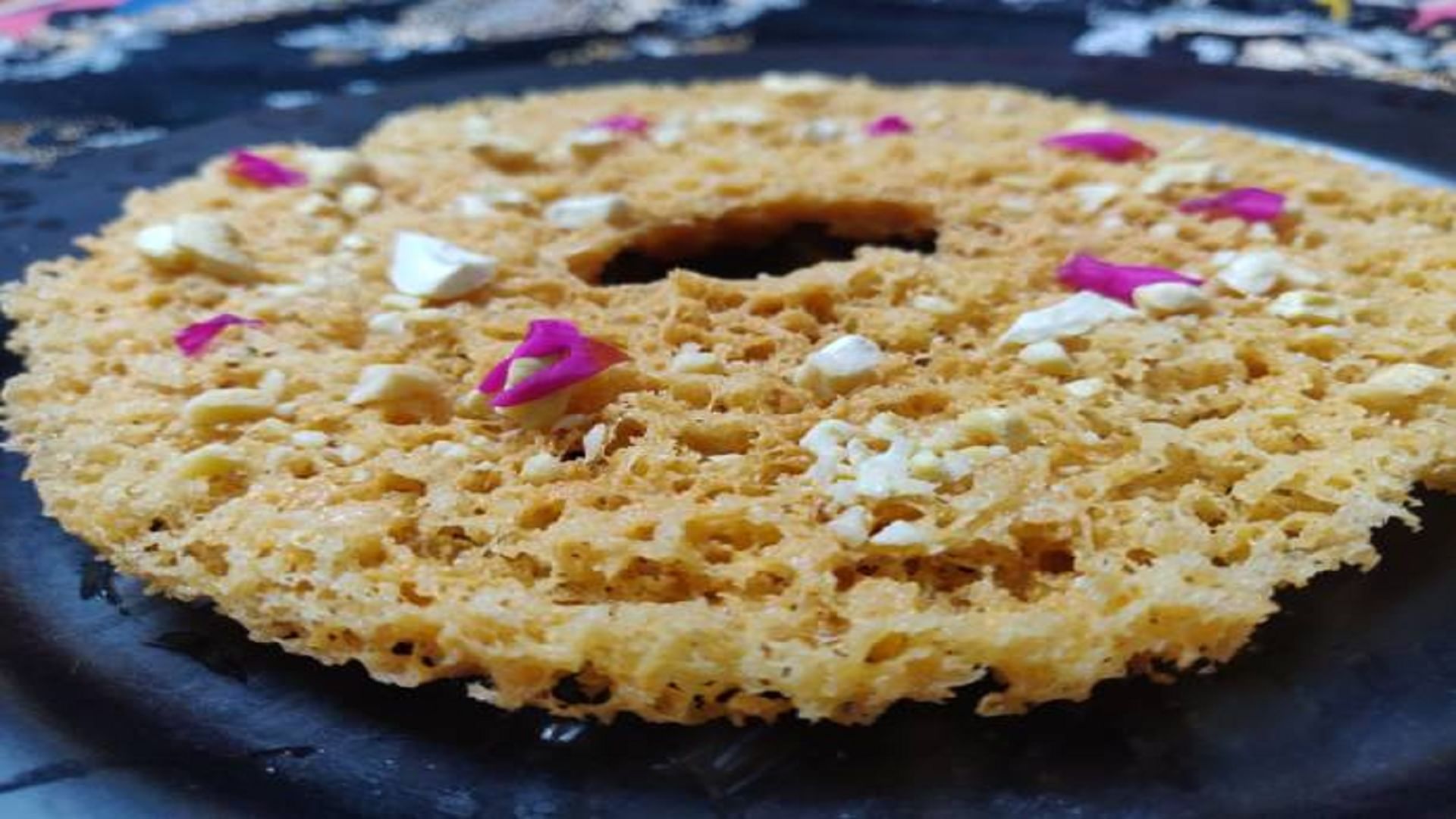 Ghevar Recipe How To Make Ghevar At Home Step By Step In Hindi - Amar ...