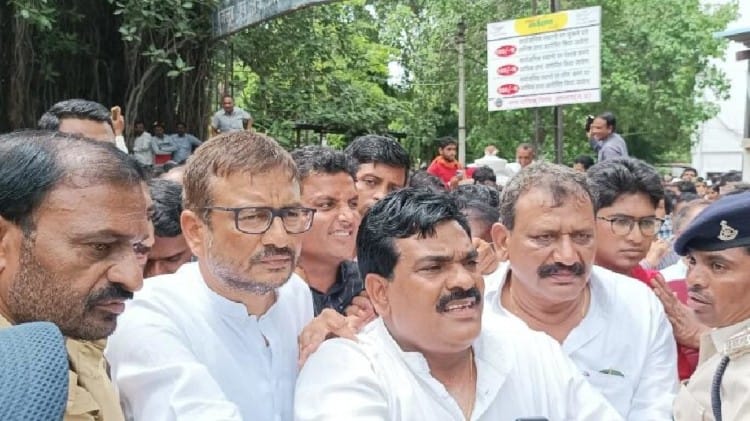 Ratlam:जिला पंचायत अध्यक्ष पद पर 1 वोट से जीती भाजपा, उपाध्यक्ष पर जयस ...