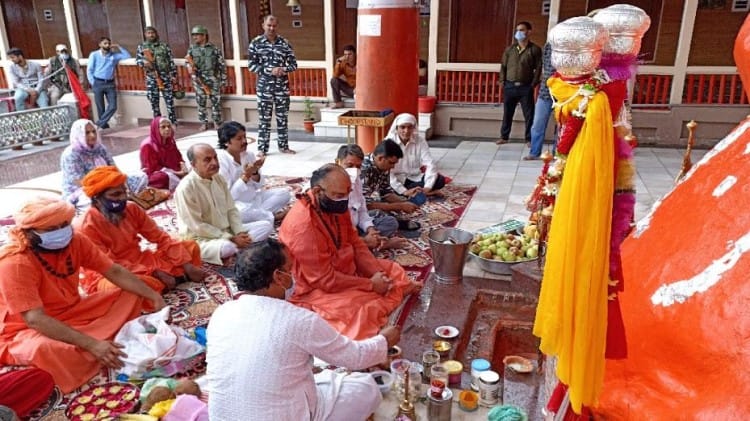 Chadi Mubarak Reaches Sharika Bhavani Temple, Will Reach Holy Cave On ...