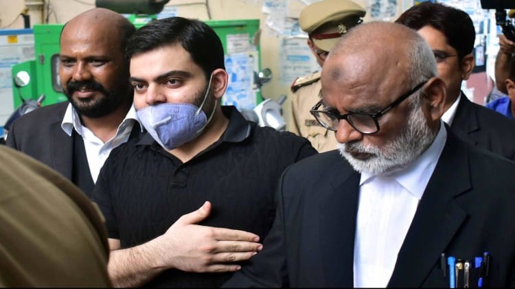 Ali Son Of Mafia Atiq Ahmed Sent To Tanhai Barrack In Naini Jail - Amar ...