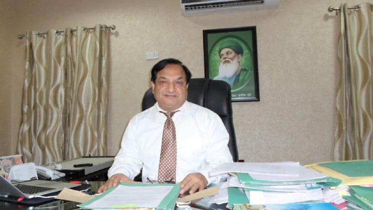 Shimla:डॉ. राज बहादुर से हुए दुर्व्यवहार पर मांगा पंजाब के स्वास्थ्य ...