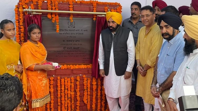 Cm Bhagwant Mann Pays Tribute To Martyr Udham Singh On His Martyrdom Day In Sunam - Amar Ujala ...