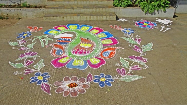 Nag Panchami 2022 Special Rangoli Designs:नागपंचमी पर इन आकर्षक रंगोली ...