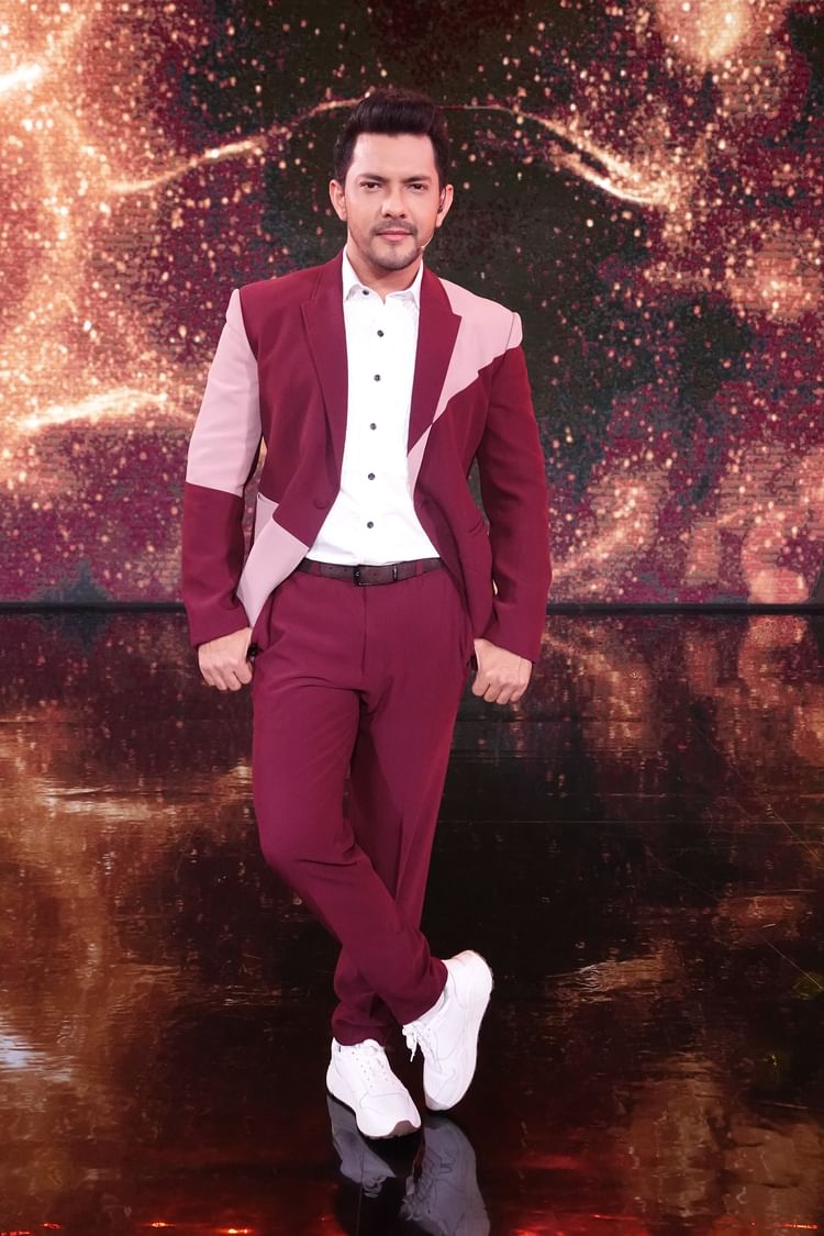 Singer Aditya Narayan Shares His Views On Singing In Exclusive ...