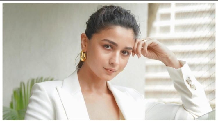 Alia Bhatt Reaction On Brahmastra Worldwide Box Office Collection ...