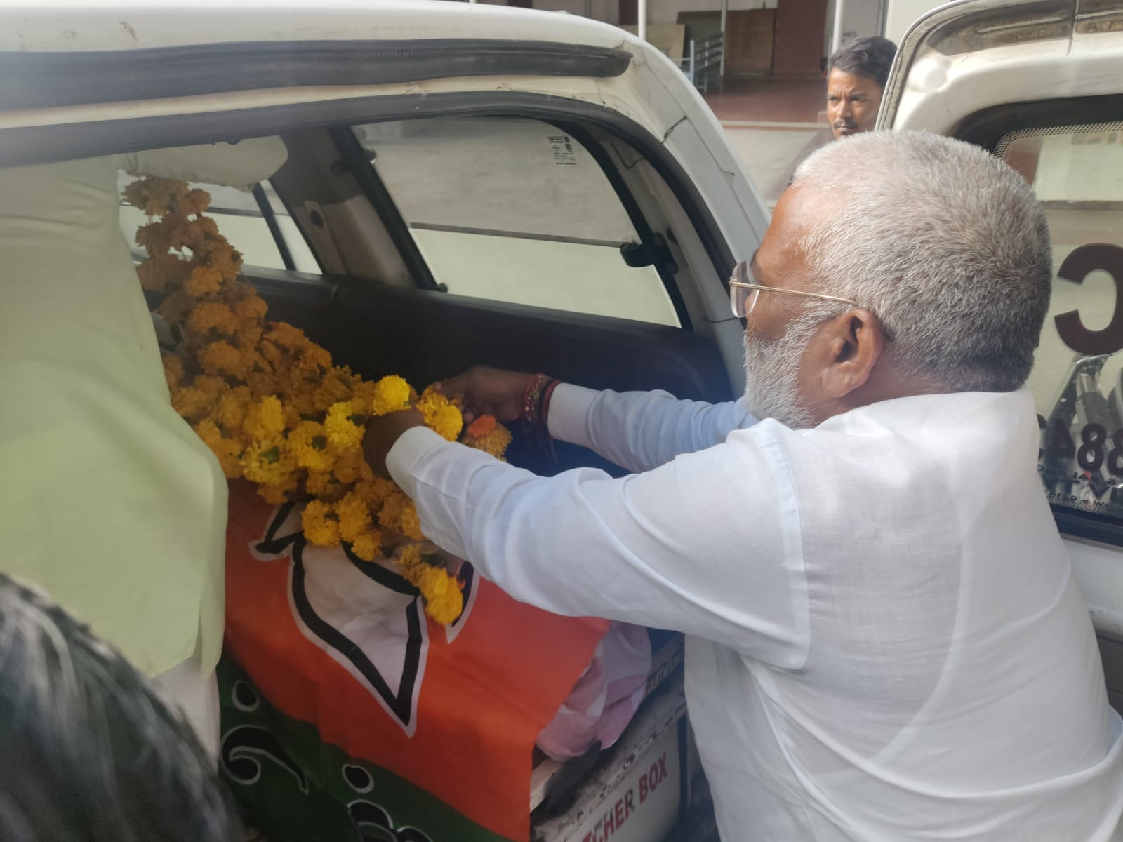 Lucknow News :भाजपा अवध क्षेत्र के अध्यक्ष शेष नारायण मिश्रा का निधन ...