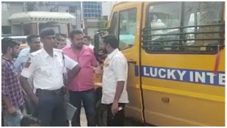 Drunk Driver Drove School Bus Full Of Children In Jodhpur - Amar Ujala Hindi News Live ...