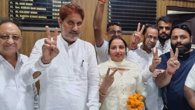 Neeru Saini Became Deputy Head Of Tohana Municipal Council - Amar Ujala ...