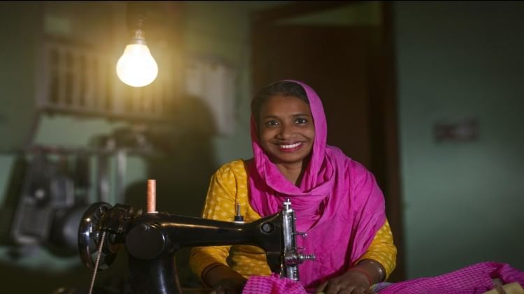 Silai Machine Yojana:सरकार महिलाओं को मुफ्त में दे रही है सिलाई मशीन ...