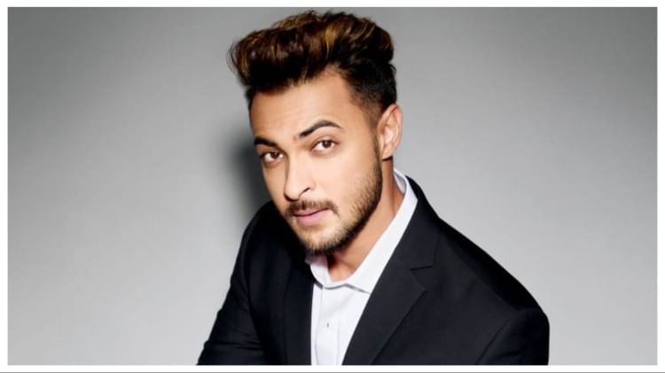 Ayush Sharma:मुंह में रबर बैंड फंसाए नजर आए आयुष शर्मा, तीसरी फिल्म में ...