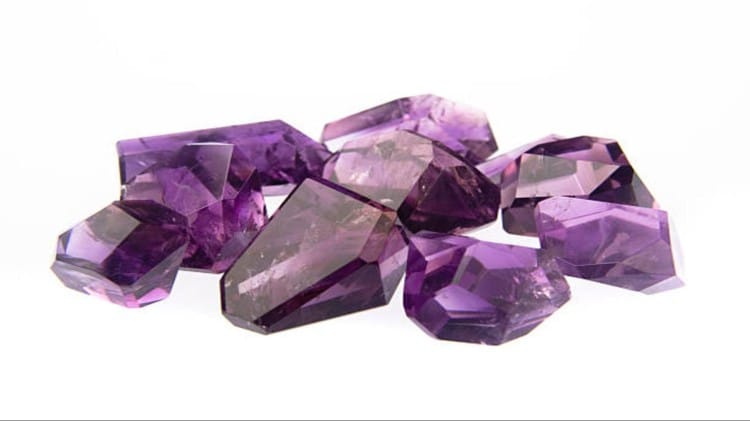Amethyst Stone:इन राशि वालों के लिए भाग्यशाली होता है जमुनिया रत्न ...