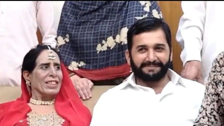 Pakistan:'बचपन के प्यार को भुला पाना था मुश्किल', 70 साल की पाकिस्तानी ...