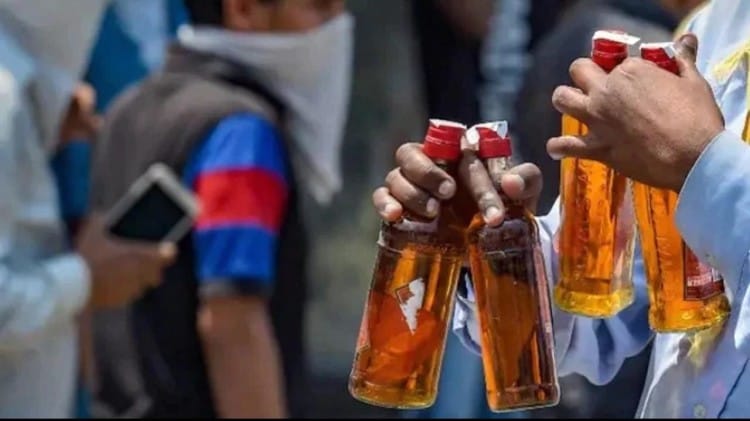 Delhi:दिल्ली में कथित शराब घोटाले का सच क्या है? कारोबारियों को कैसे ...