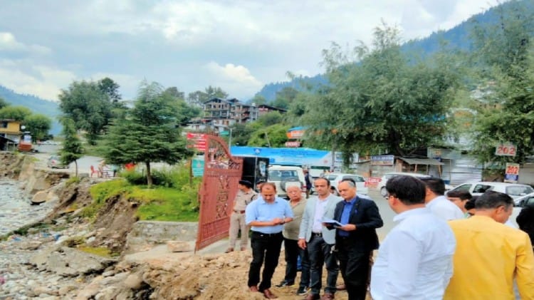 Kullu:केंद्रीय टीम ने लिया कुल्लू के बाढ़ग्रस्त इलाकों का जायजा ...