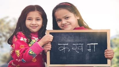 Hindi Diwas 2023 Roman Hindi Writing In Trend Youth Avoided Devanagari ...