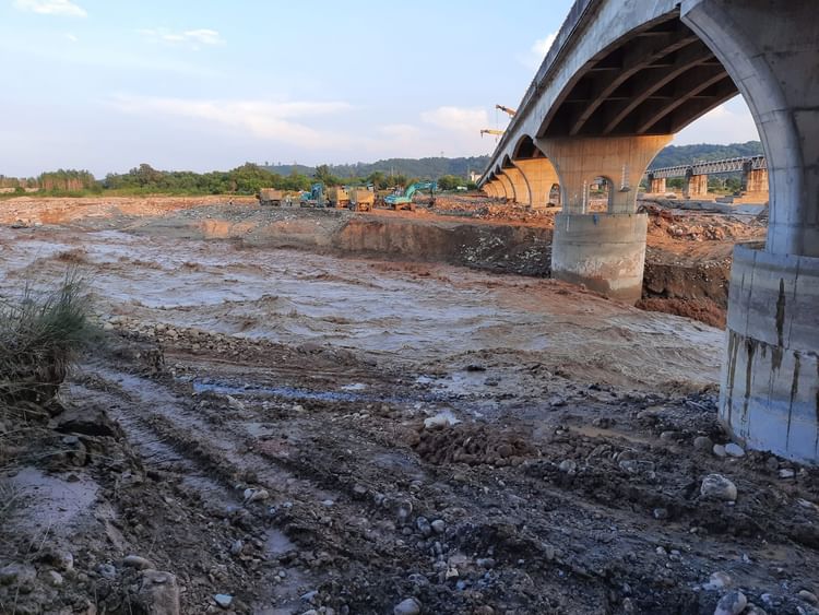 Five Vehicles Seized While Doing Illegal Mining In Chakki Khad, Cases ...