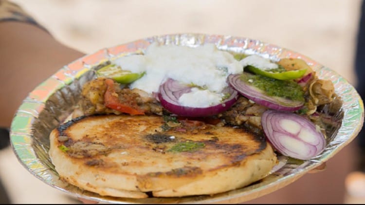 Make Delhi Famous Street Food Aloo Paneer Kulcha At Home - Amar Ujala ...