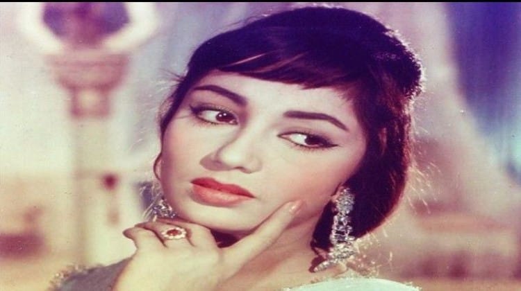 Sadhana:हेयरस्टाइल की वजह से पूरे देश में मशहूर थीं साधना, पहली फिल्म ...