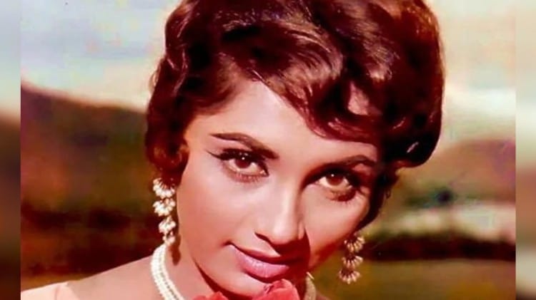 Sadhana:हेयरस्टाइल की वजह से पूरे देश में मशहूर थीं साधना, पहली फिल्म ...