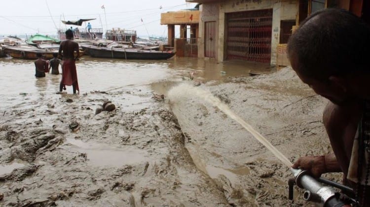 Ganga Flood In Varanasi Water Level Increasing In Banaras But Problems ...