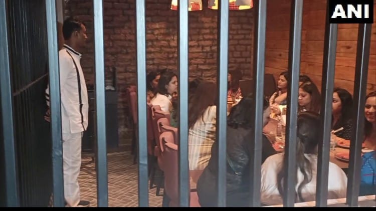 Kaidi Kitchen:अब ‘जेल की बैरक’ में खाना खा सकेंगे लोग, ‘जेलर और कैदी ...