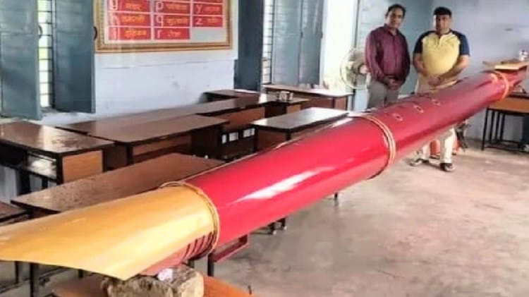 World's Largest 20 Feet Long Ink Pen Installed In Naurangabad ...