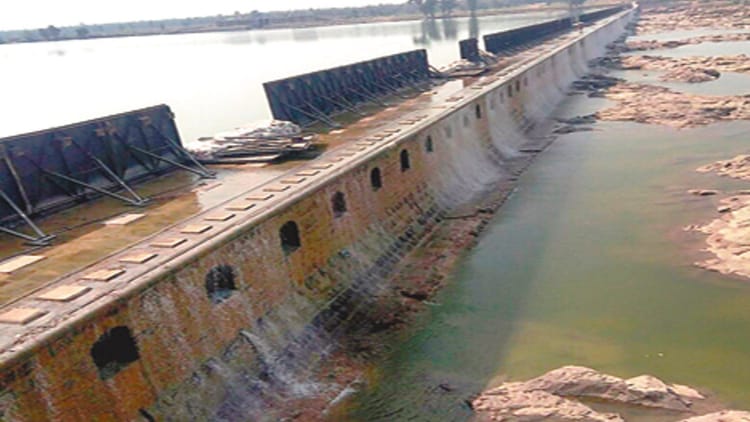 Banda: Raised Hands Due To Repair Of Bariyarpur Dam - Banda News ...