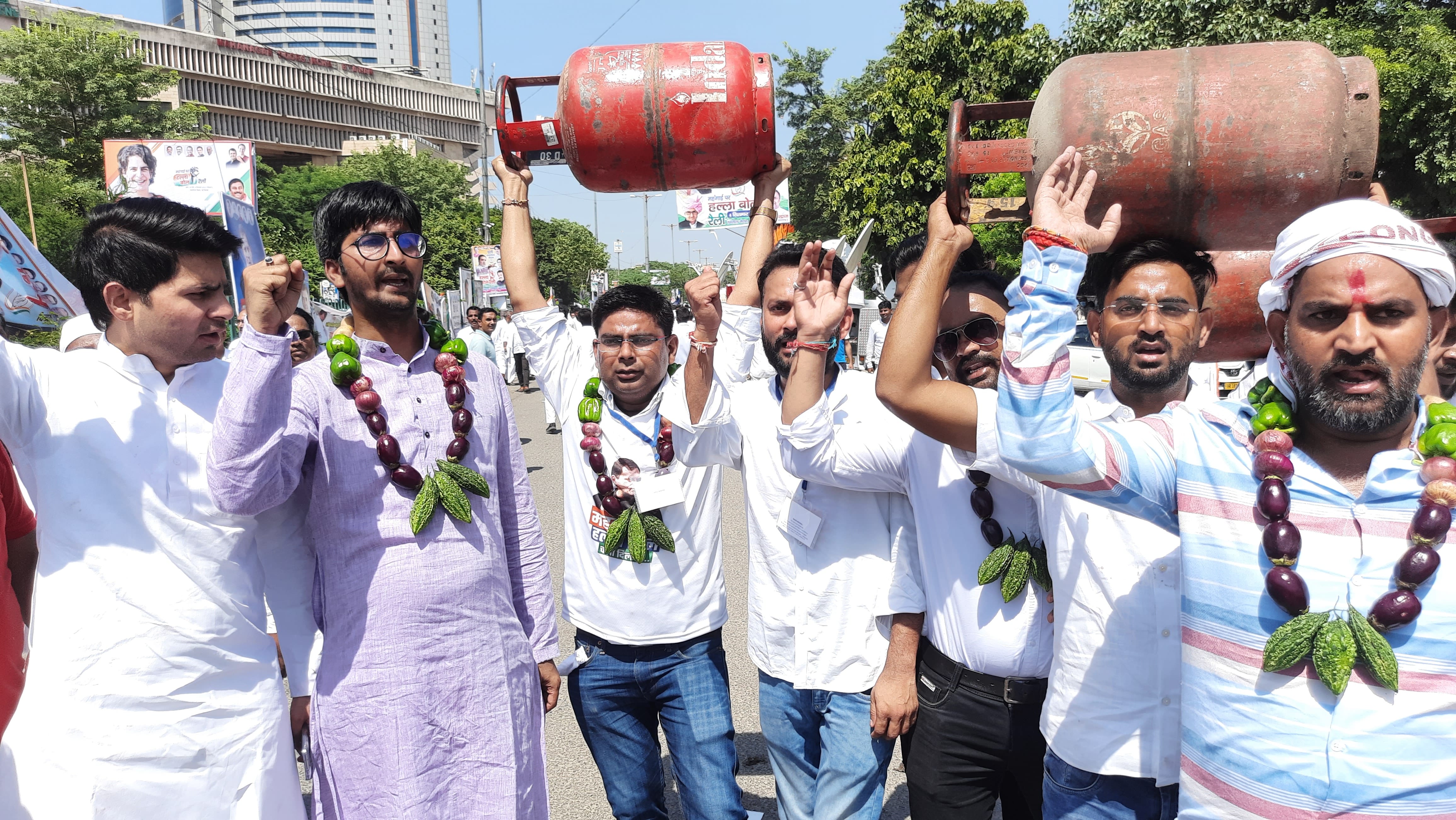 Mehangai Per Hallabol Rahul Gandhi Answered Many Questions From A Rally ...
