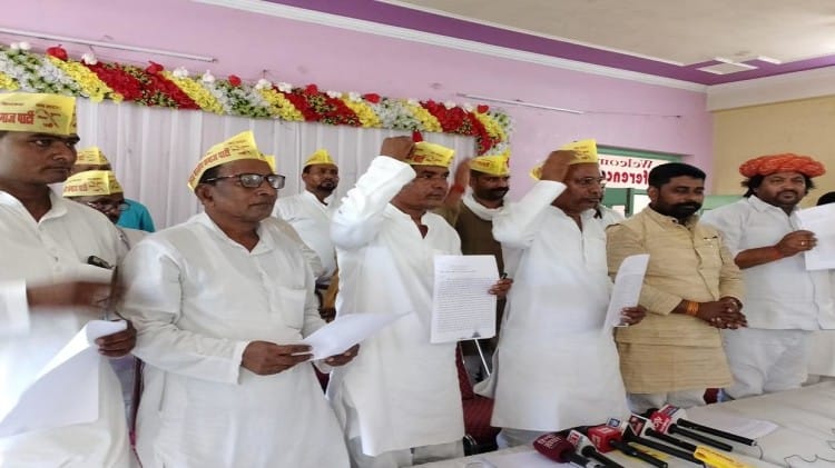 Revolt In Omprakash Rajbhar Party Many Leaders Including National Vice ...