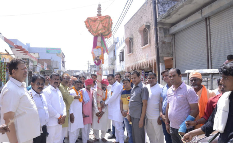 गोगा म्हाड़ी पर भव्य मेला आयोजित, निशान चढ़ाने उमड़े श्रद्धालु - Grand ...