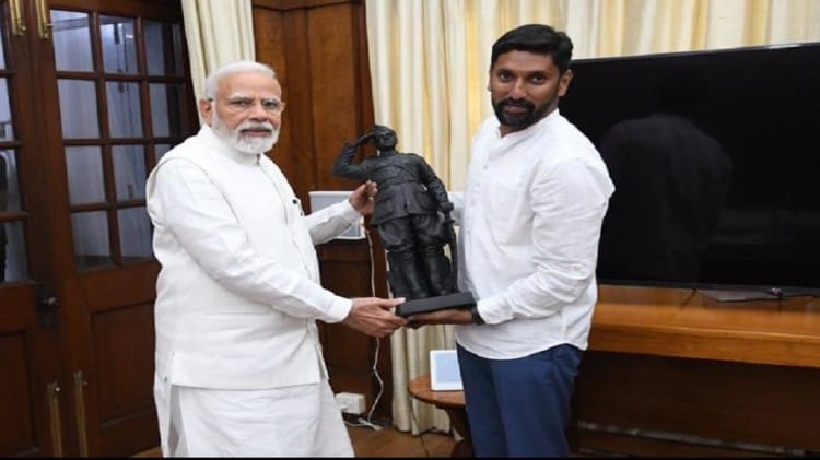 Netaji Statue:तेलंगाना से लाए पत्थर से बनी नेताजी की प्रतिमा, जानें इसे ...