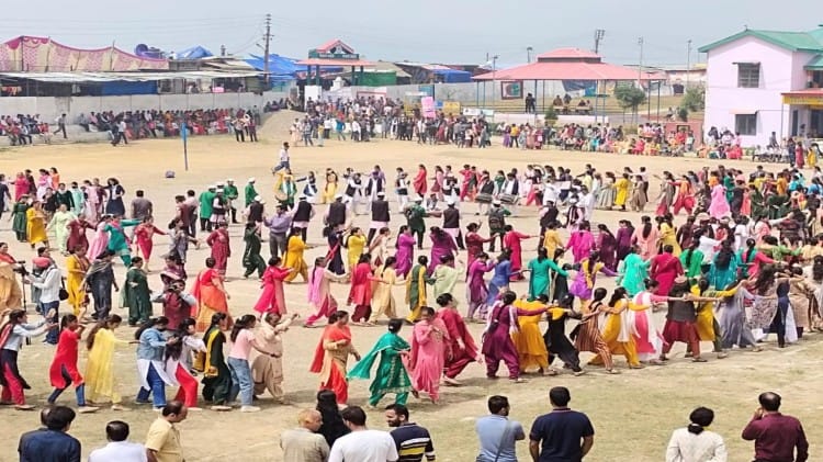 2,100 Women Performed Together Splendid Himachali Nati In Sarahan ...