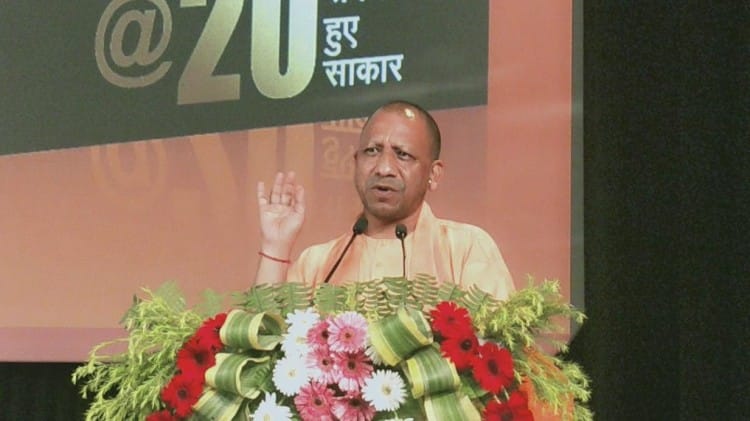 Cm Yogi ने किया 'मोदी@20' का विमोचन:काशी के प्रबुद्धजनों से संवाद में ...