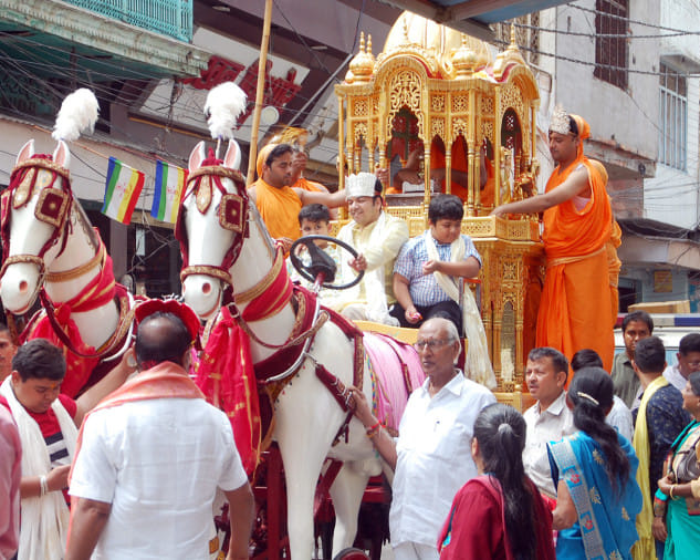 धूमधाम से निकली श्री जी की रथयात्रा - Shri Ji's Rath Yatra Came Out ...