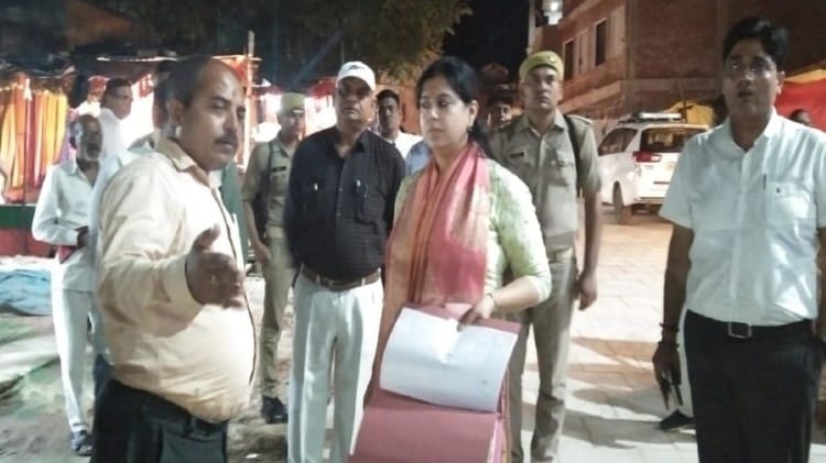 Mirzapurs New Dm Divya Mittal Got Angry Reached Vindhyachal At Night To ...