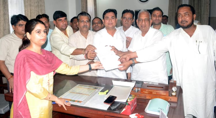 Shamli Municipality Chairperson Submitted Resignation Letter To Dm ...