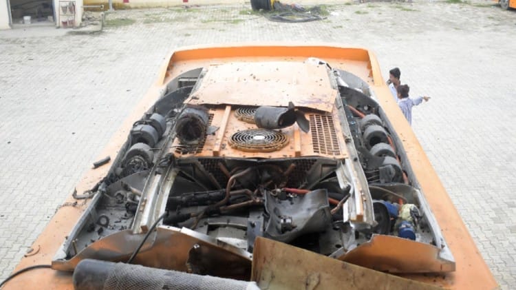 Ac Bus Blast:इतना जबर्दस्त था धमाका...50 फुट हवा में उछल गया मैकेनिक ...