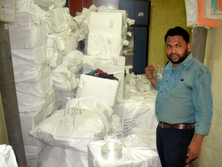 Aligarh: Medicines Worth Four Crores Found In Godown In Fafala In ...