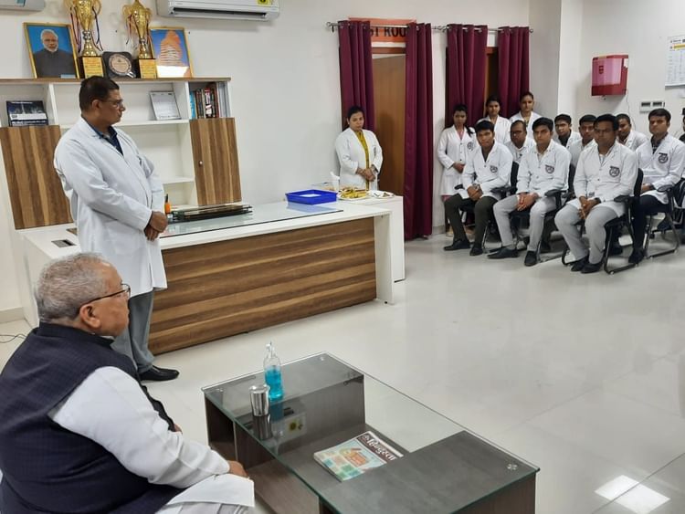 Rajasthan Governer Asked Medical Students About Study - Deoria News - राजस्थान के राज्यपाल ने ...