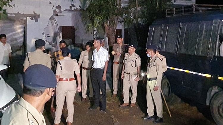 Ankita Murder Case:वनंत्रा रिजॉर्ट से एसआईटी की टीम ने जुटाए साक्ष्य ... Ankita Murder Case:वनंत्रा रिजॉर्ट से एसआईटी की टीम ने जुटाए साक्ष्य ...