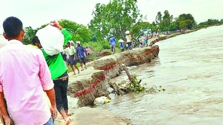 Flood Threat Over 20 Villages Of Kasganj Due To Ganga Water Level ...