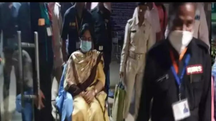 Suspended Ias Pooja Singhal Has Been Admitted To Rims Hospital In Ranchi After Health ...